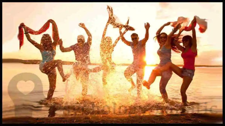 Social Norms: How They Influence Our Everyday Lives - Psychology Fanatic